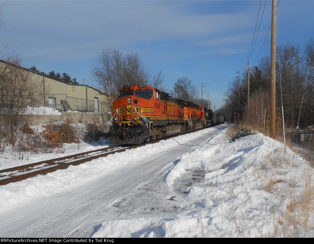 BNSF 4946, BNSF 7176 & NS 1007